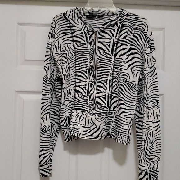 lola p | Tops | Lolo P Black White Hoodie Sweatshirt Jacket | Poshmark
